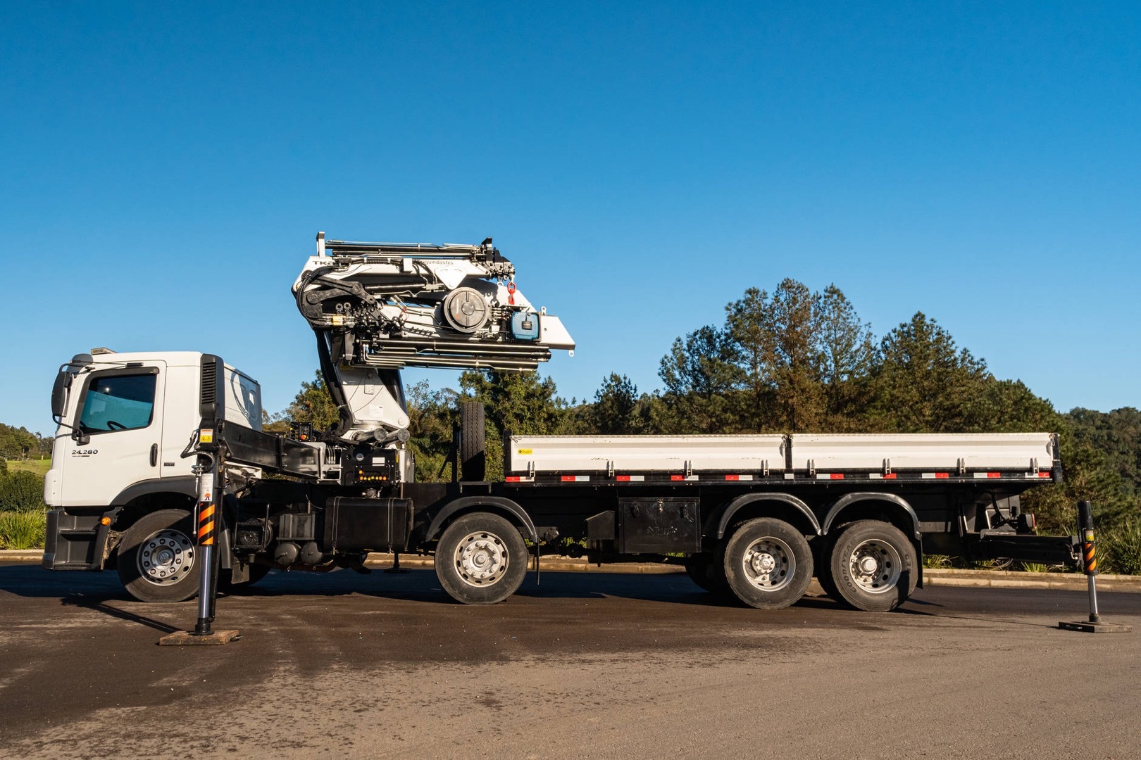 TKA Crane 66700 Knuckle Boom Articulating Cranes New CranesList ...