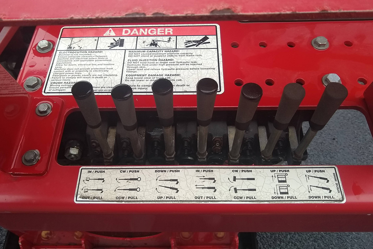 Elliott G85R Aerial Man Lifts Excellent Giuffre Bros. Cranes, Inc ...