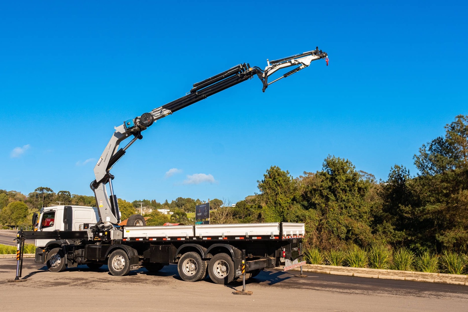 TKA Crane 66700 Knuckle Boom Articulating Cranes New CranesList ...